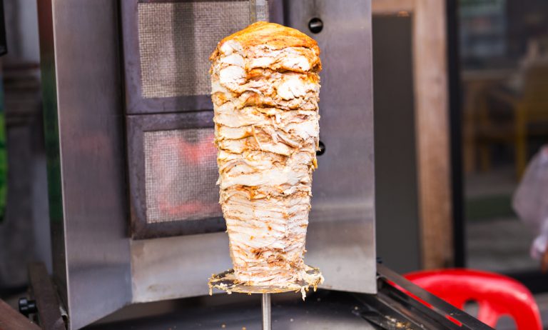 Shoarma - czym jest ta egipska potrawa i jak ją przygotować? Przepis ...