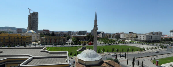 Co zobaczyć w Tiranie? Zwiedzamy stolicę Albanii! | naWakacje.eu