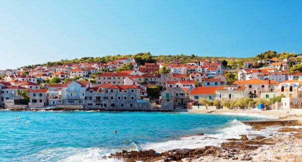 Postira (Chorwacja) – wspaniałe miasteczko portowe na wyspie Brač ...